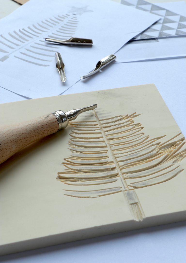 schnelles Weihnachtskarten-DIY mit Linoldruck