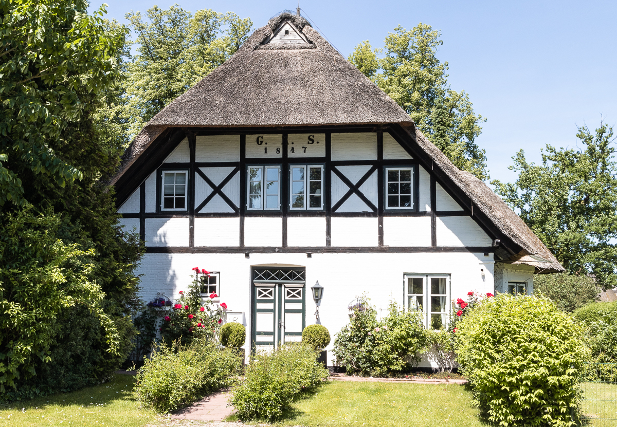 Schönheit in weiß: das Örtchen Sieseby an der Schlei