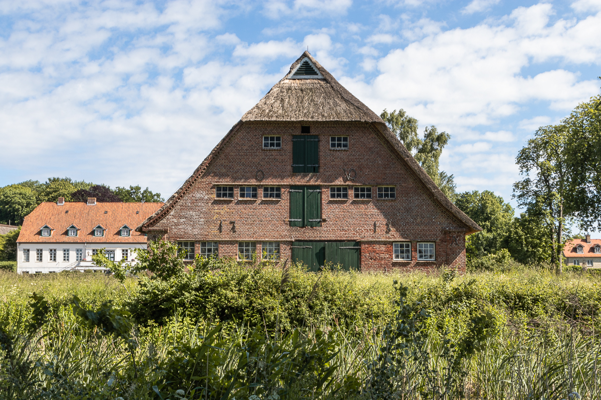 Schönheit in weiß: das Örtchen Sieseby an der Schlei